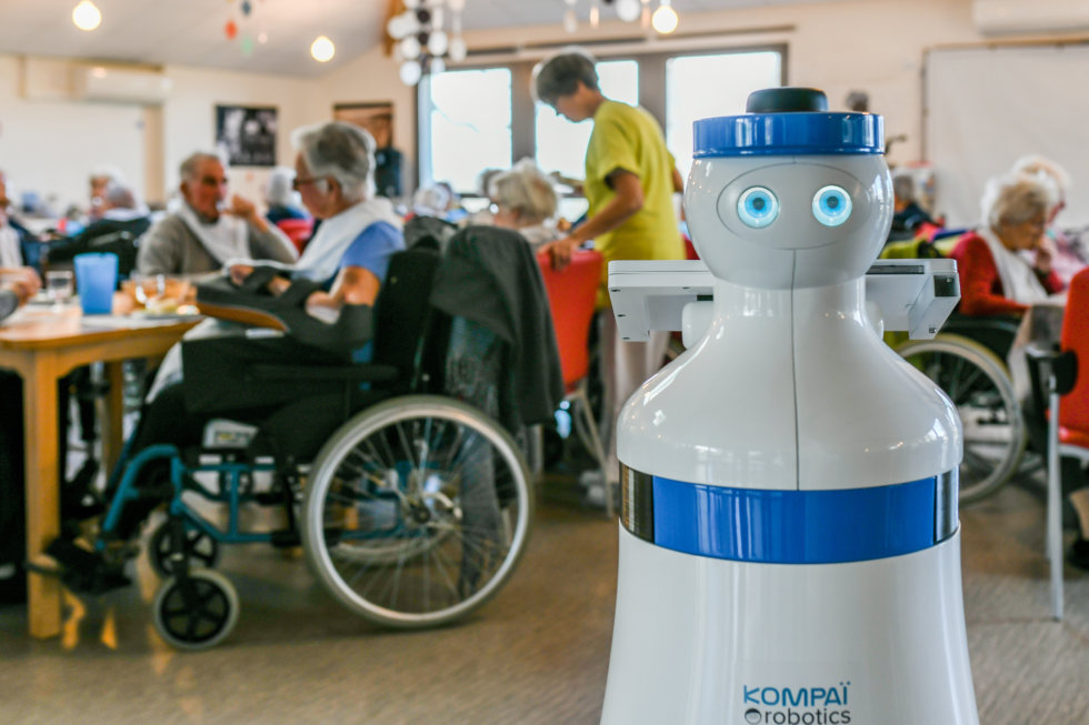 UN ROBOT EN MAISON DE RETRIATE, POURQUOI ? | Kompai Robotics